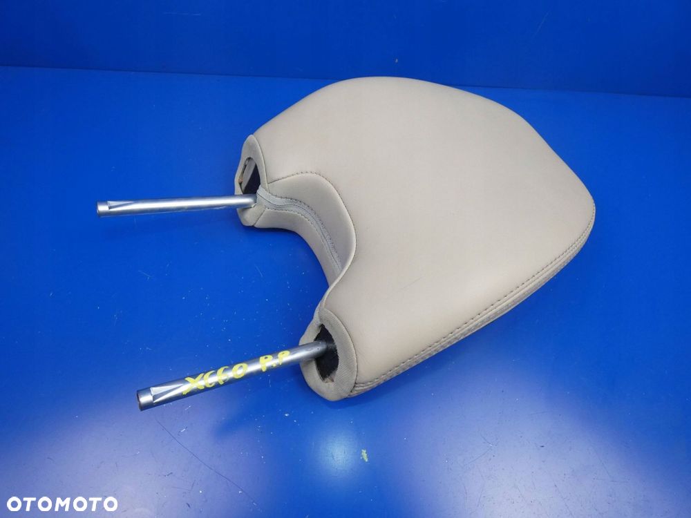 Używany Zagłówki - 100 PLN - Otomoto.pl