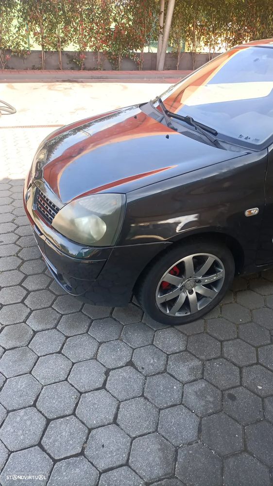 Usado Renault Clio 2001 - 1 300 EUR, 220 000 km - Standvirtual.com