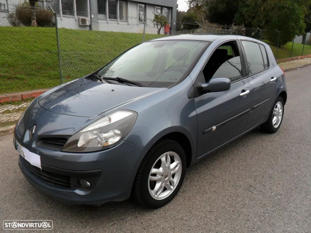 Usado Renault Clio 2006 - 3 900 EUR, 103 200 km - Standvirtual.com
