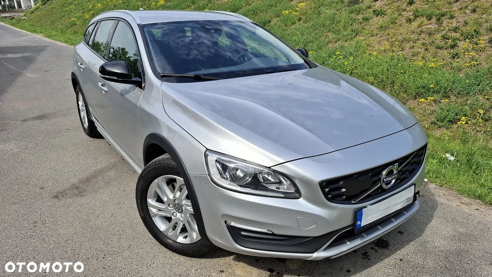 Używany Volvo V60 Cross Country 2018 - 62 800 PLN, 168 600 km - Otomoto.pl