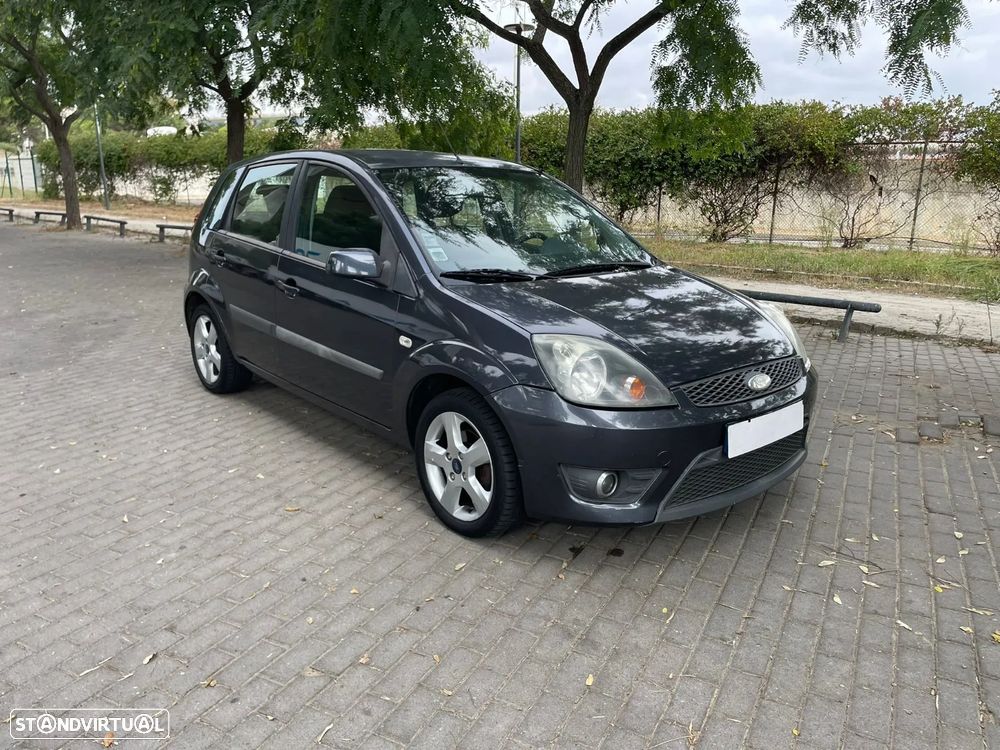 Usado Ford Fiesta 2008 - 3 000 EUR, 260 000 km - Standvirtual.com