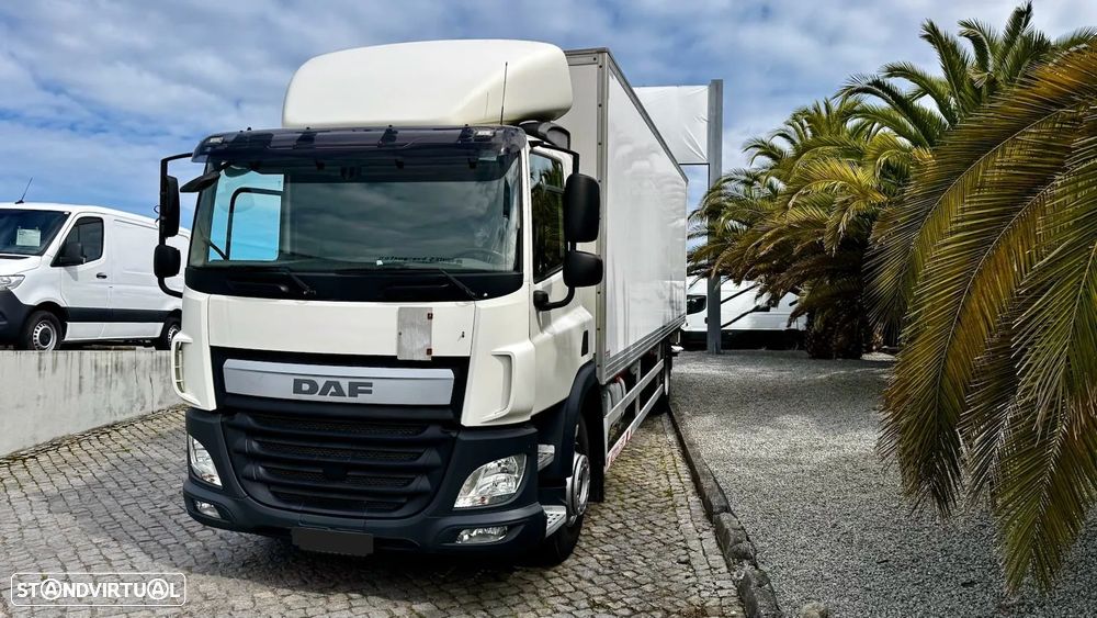Usado DAF CF 320 FA 2017 - 42 927 EUR, 304 000 km - Standvirtual.com