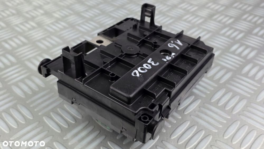 Używany Skrzynki bezpieczników - 349 PLN - Otomoto.pl