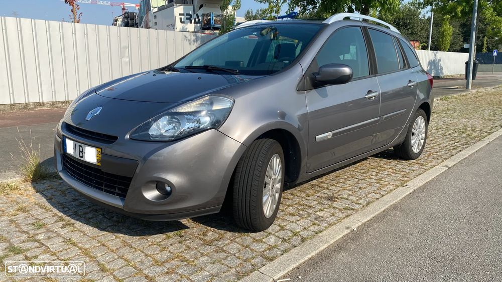 Usado Renault Clio Break 2009 - 3 750 EUR, 210 000 km - Standvirtual.com