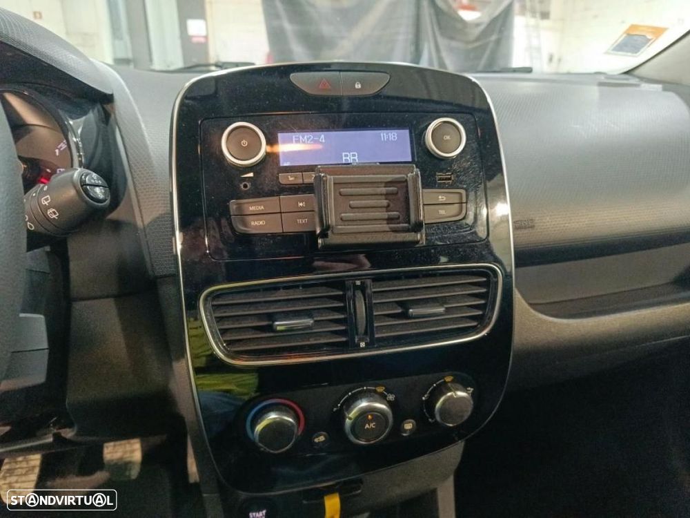 Usado Renault Clio 2017 - 9 490 EUR, 148 495 km - Standvirtual.com