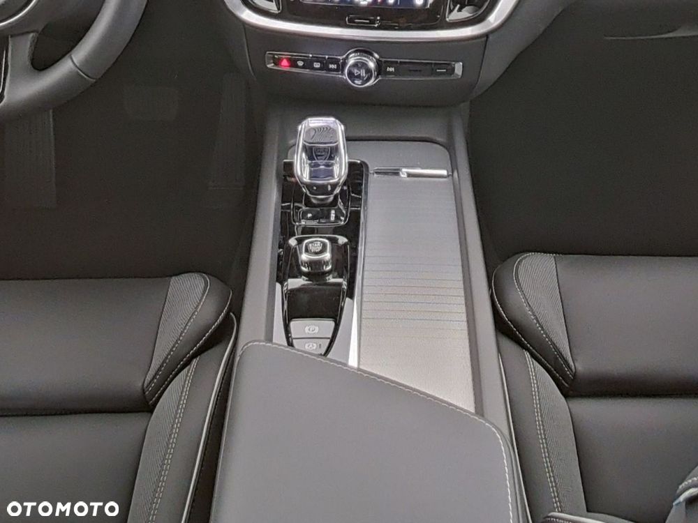Używany Volvo V60 2025 - 177 500 PLN, 26 000 km - Otomoto.pl