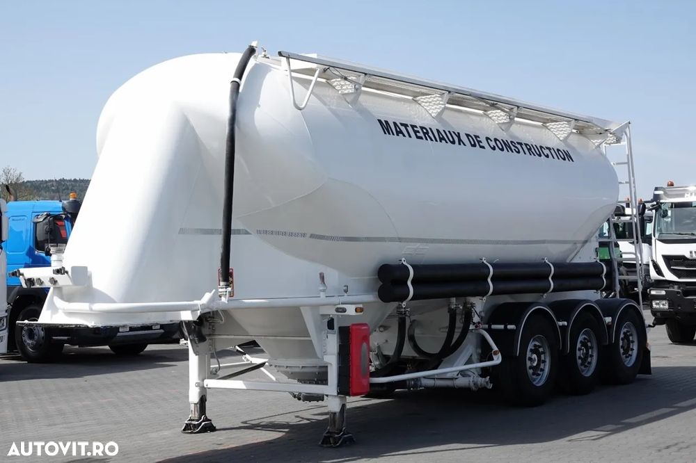 Utilizat Spitzer REMORCA DE CIMENT SPITZER / 34.000 L / SILOZ / 3 CAMA ...