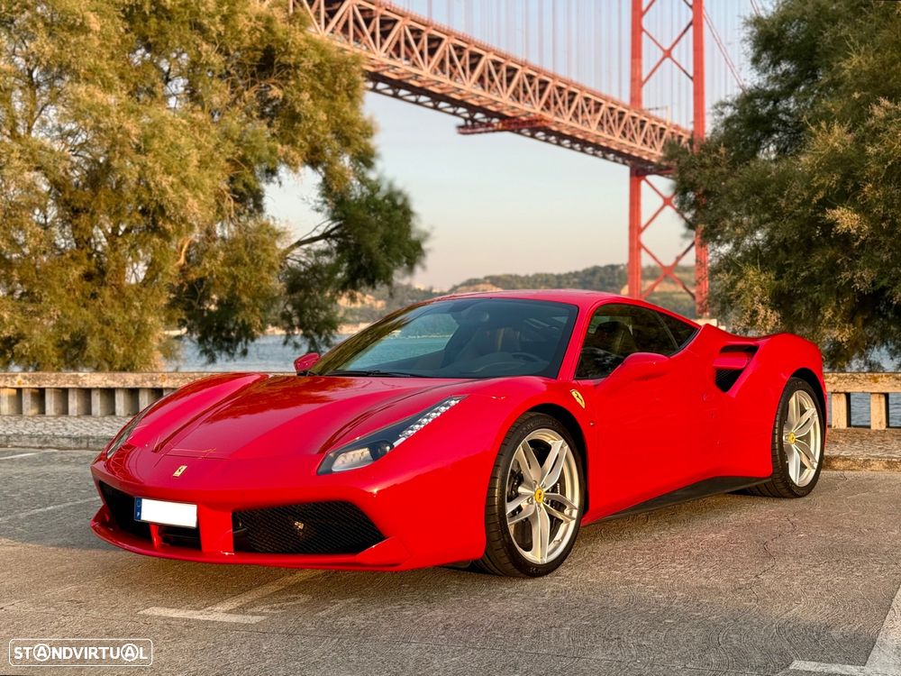 Usado Ferrari 488 2015 - 240 000 EUR, 9 400 km - Standvirtual.com