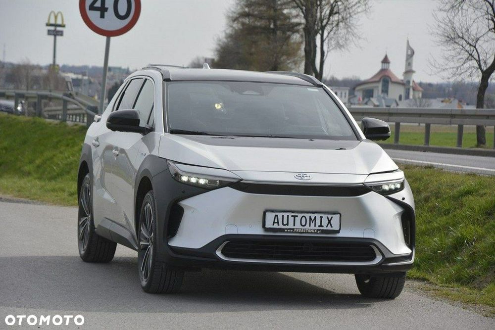 Używany Toyota bZ4X 2022 - 135 300 PLN, 16 659 km - Otomoto.pl