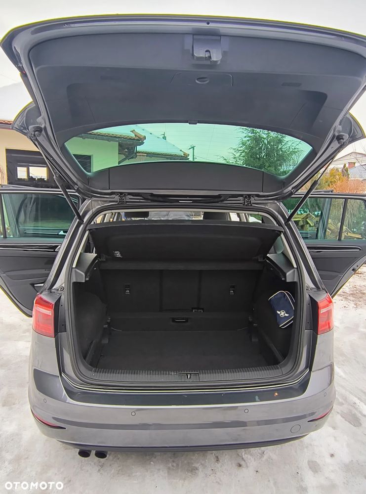 Używany Volkswagen Golf Sportsvan 2017 - 56 000 PLN, 70 000 km - Otomoto.pl