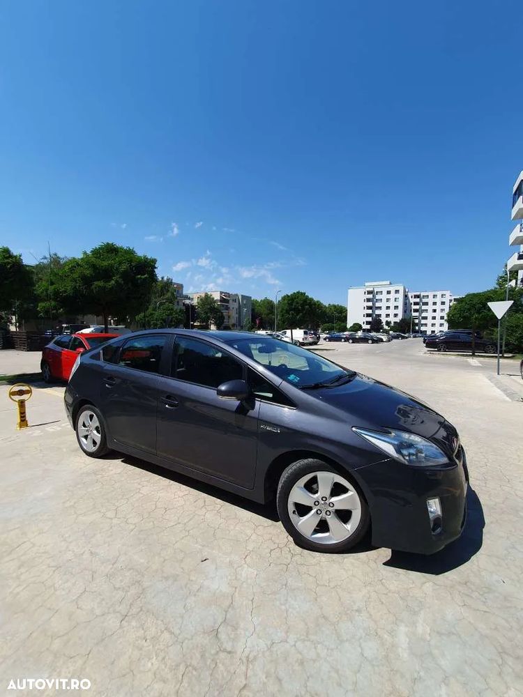 Second hand Toyota Prius - 10 500 EUR249 000 km - Autovit
