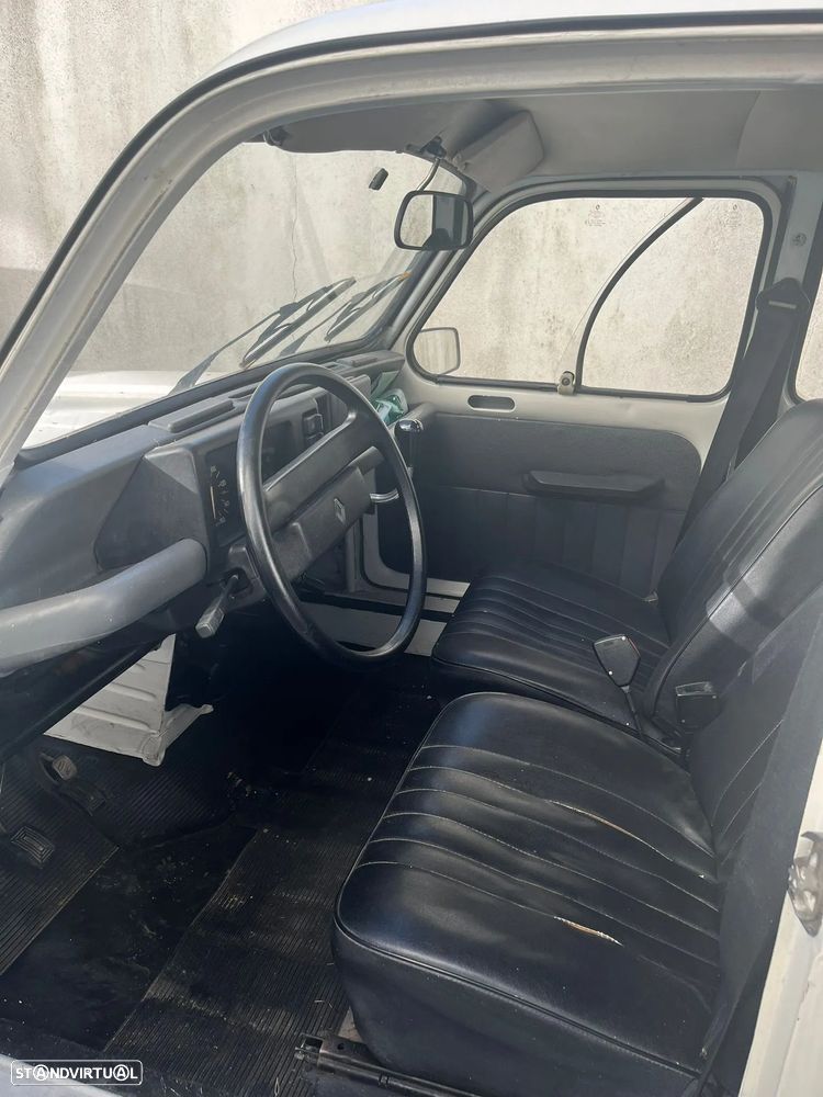 Usado Renault 4 1984 - 2 000 EUR, 120 906 km - Standvirtual.com