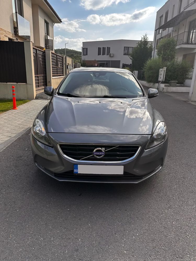Utilizat Volvo V40 2015 - 8 299 EUR, 264 000 km - Autovit.ro
