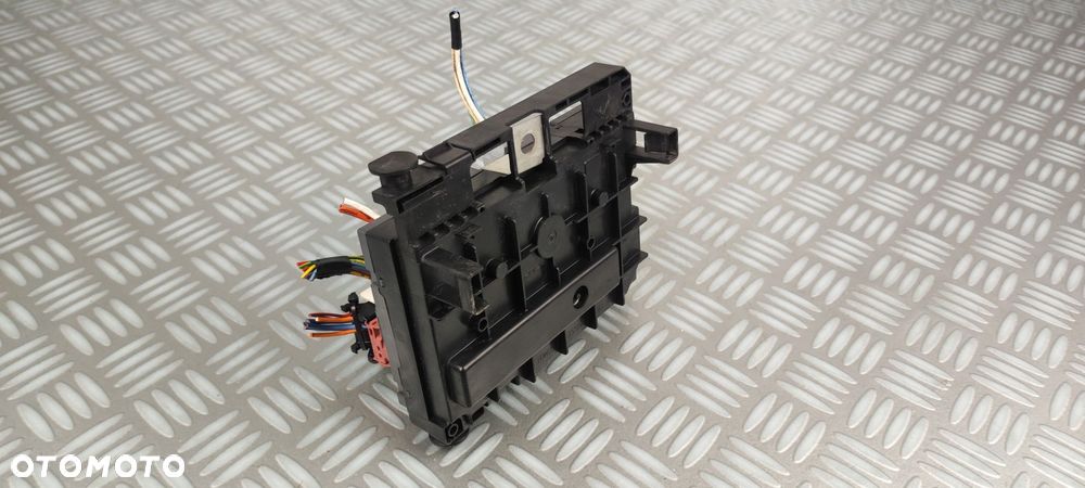 Używany Skrzynki bezpieczników - 399 PLN - Otomoto.pl