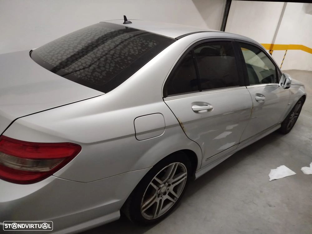 Usado Mercedes-Benz 220 2010 - 11 000 EUR, 195 000 km - Standvirtual.com