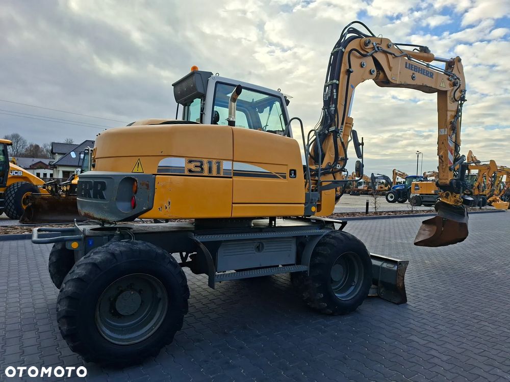 Używany Liebherr A311 ROTOTILT 2010 - 185 000 PLN - Otomoto.pl