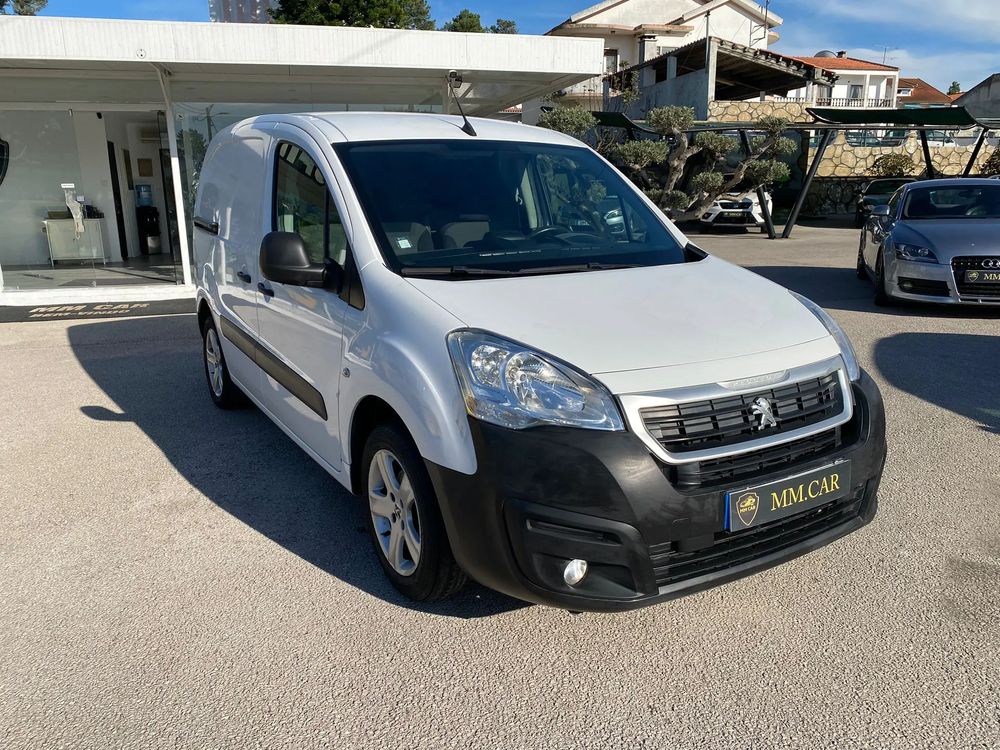 Usado Peugeot Partner 2017 - 10 490 EUR, 173 689 km - Standvirtual.com