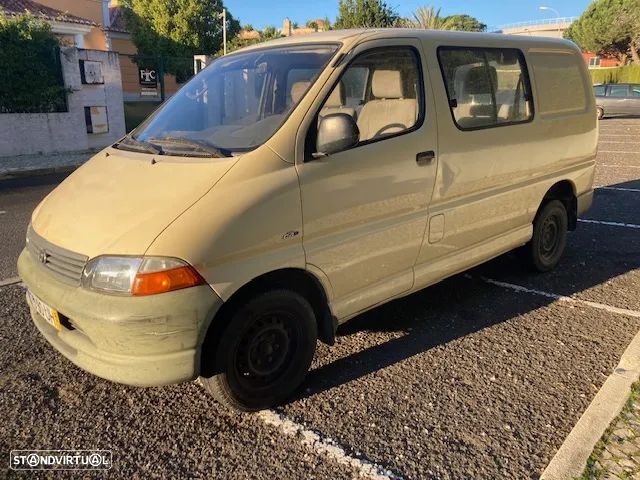 Usado Toyota HiAce 2002 - 4 500 EUR, 550 000 km - Standvirtual.com