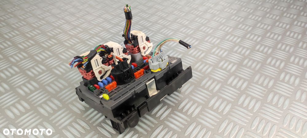 Używany Skrzynki bezpieczników - 399 PLN - Otomoto.pl