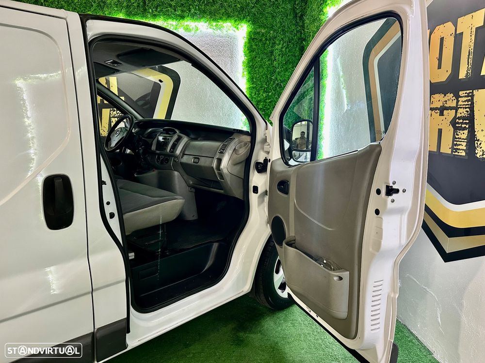 Usado Opel Vivaro C Van 2.0 CDTI L1H1 2007 - 6 250 EUR, 420 500 km ...