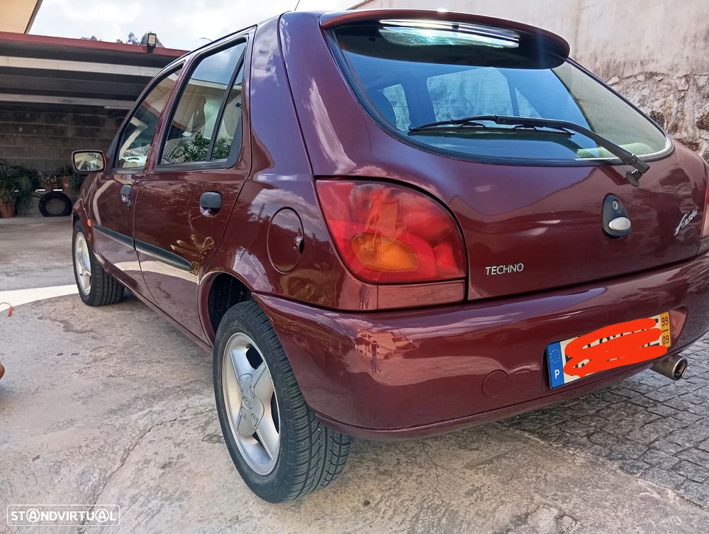 Usado Ford Fiesta 1999 - 800 EUR, 163 000 km - Standvirtual.com