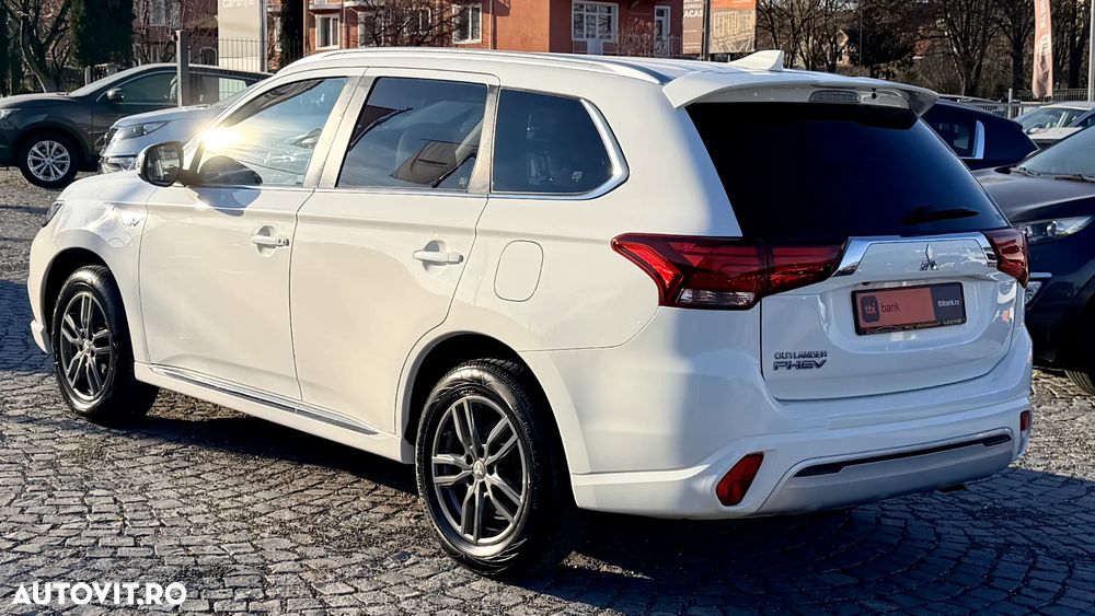 Utilizat Mitsubishi Outlander 2021 - 18 499 EUR, 110 300 km - Autovit.ro