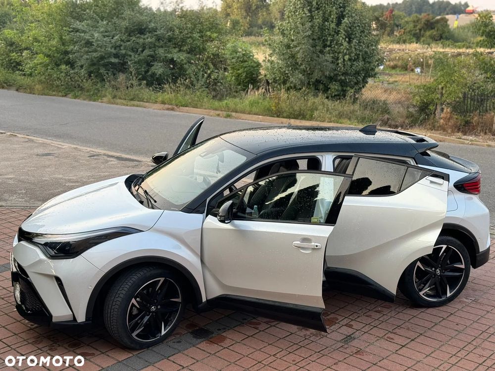 Używany Toyota C-HR 2022 - 135 000 PLN, 22 500 km - Otomoto.pl