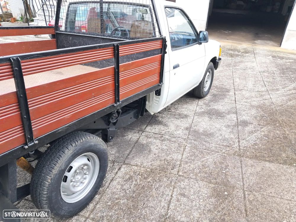 Usado Nissan Pick Up 1991 - 4 000 EUR, 180 153 km - Standvirtual.com