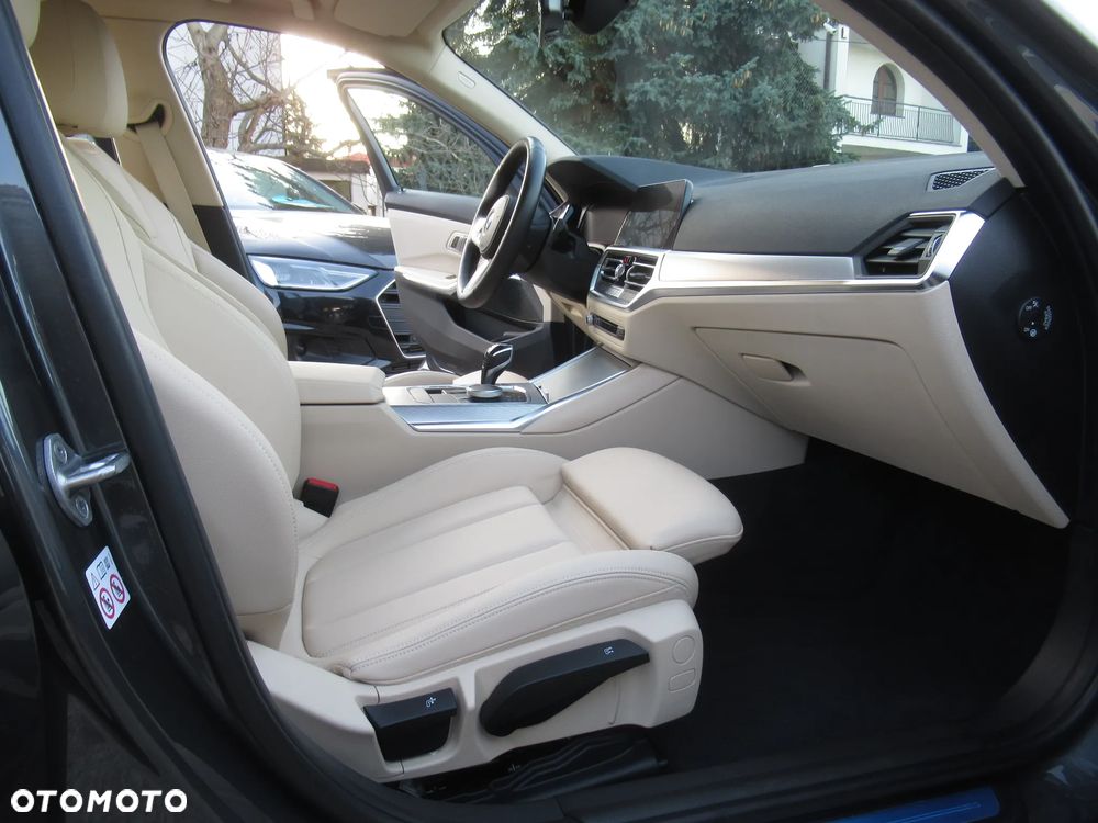Używany BMW Seria 3 2021 - 137 895,30 PLN, 77 580 km - Otomoto.pl