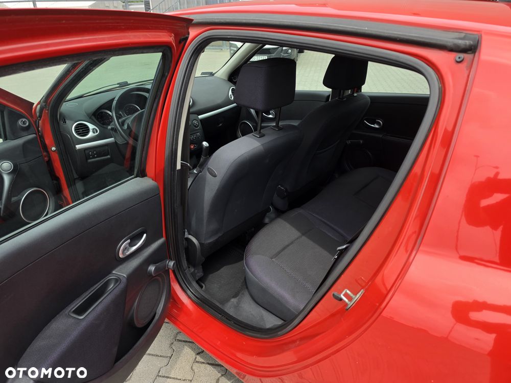 Używany Renault Clio 2005 - 7 200 PLN, 132 949 km - Otomoto.pl