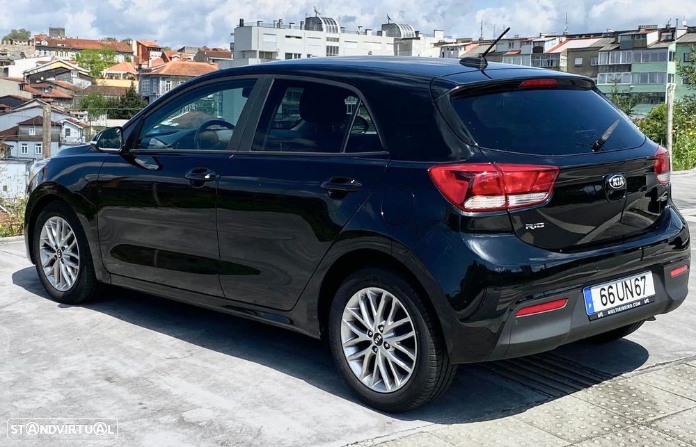 Usado Kia Rio 2018 - 13 500 EUR, 44 000 km - Standvirtual.com