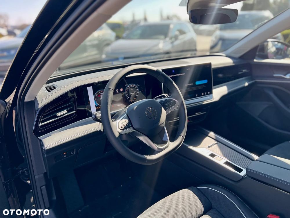 Nowy Volkswagen Passat Variant 2025 - 179 600 PLN, 1 km - Otomoto.pl
