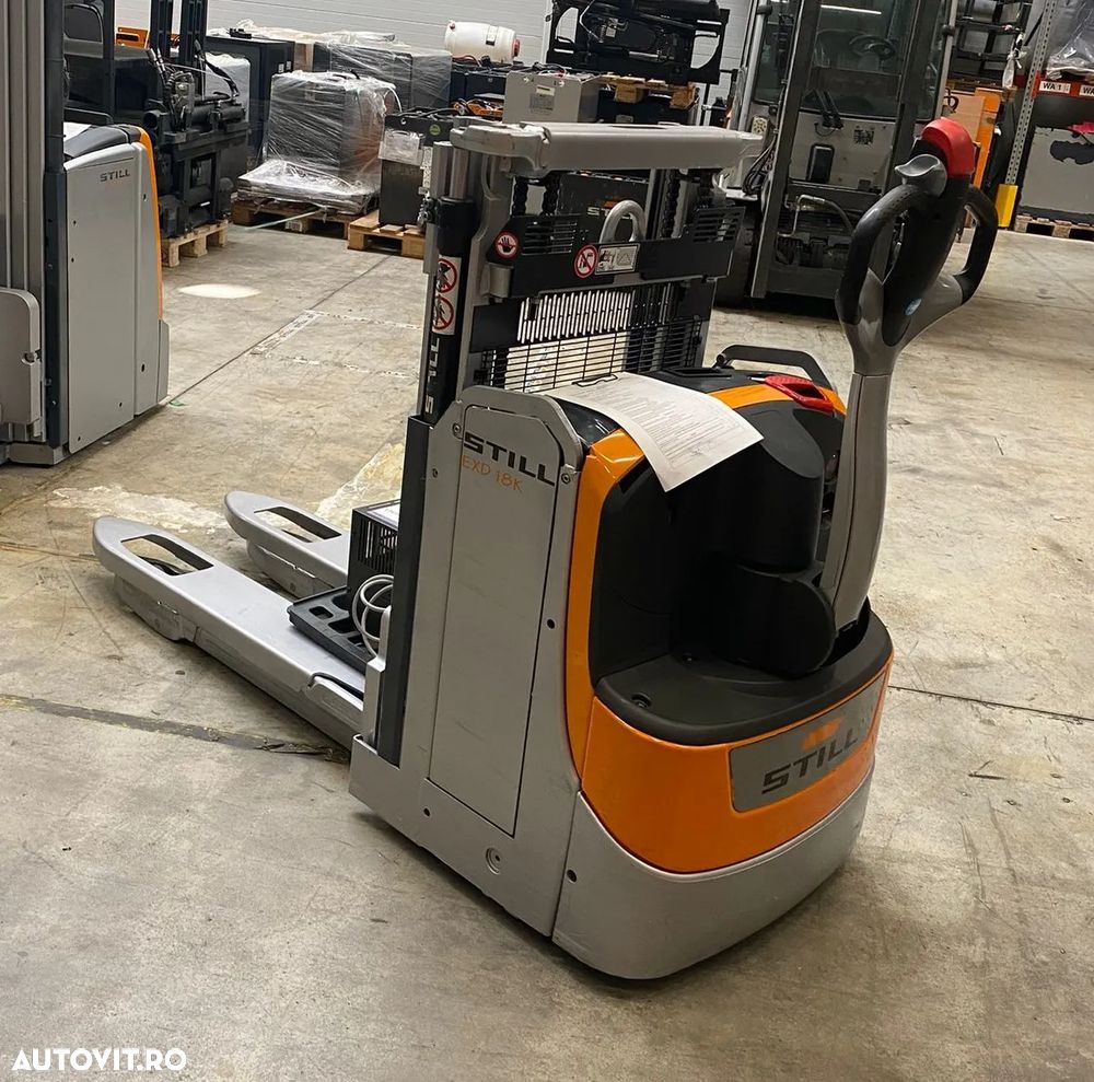 Utilizat Still Transpalet pentru paleți suprapuși cu operare la mare ...