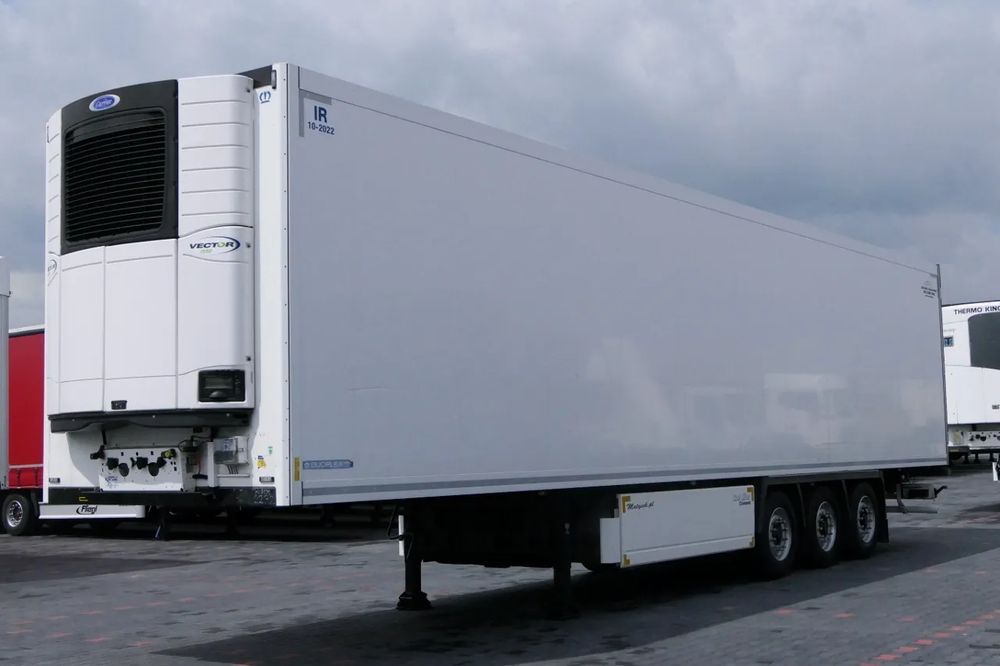 Utilizat Krone KRONE / CARRIER VECTOR 1550 / DOPPELSTOCK / PALECIARA / 5600 MTH / AXIE LIFTATOR ...