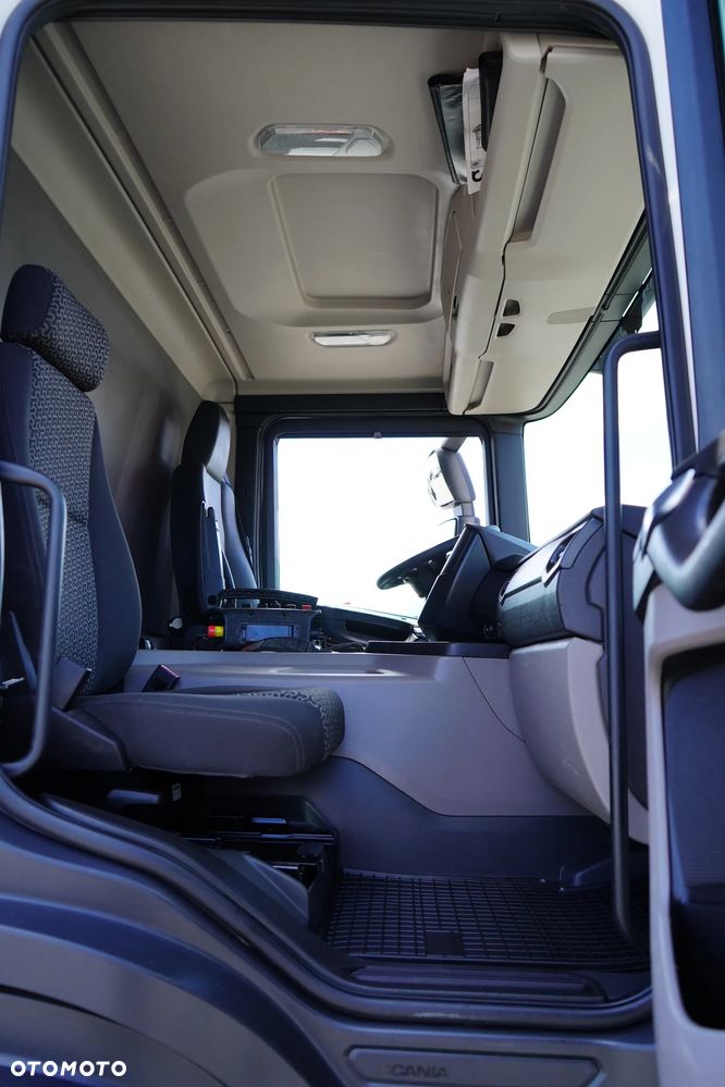 Używany Scania / P 320 / XT / E6 / WYWROTKA + HDS / HIAB 082 / ŁYŻKA ...