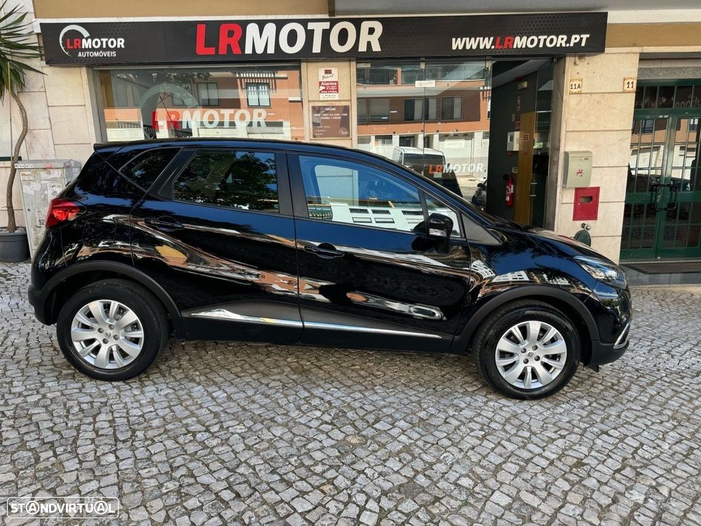 Usado Renault Captur 2016 - 12 450 EUR, 148 000 km - Standvirtual.com