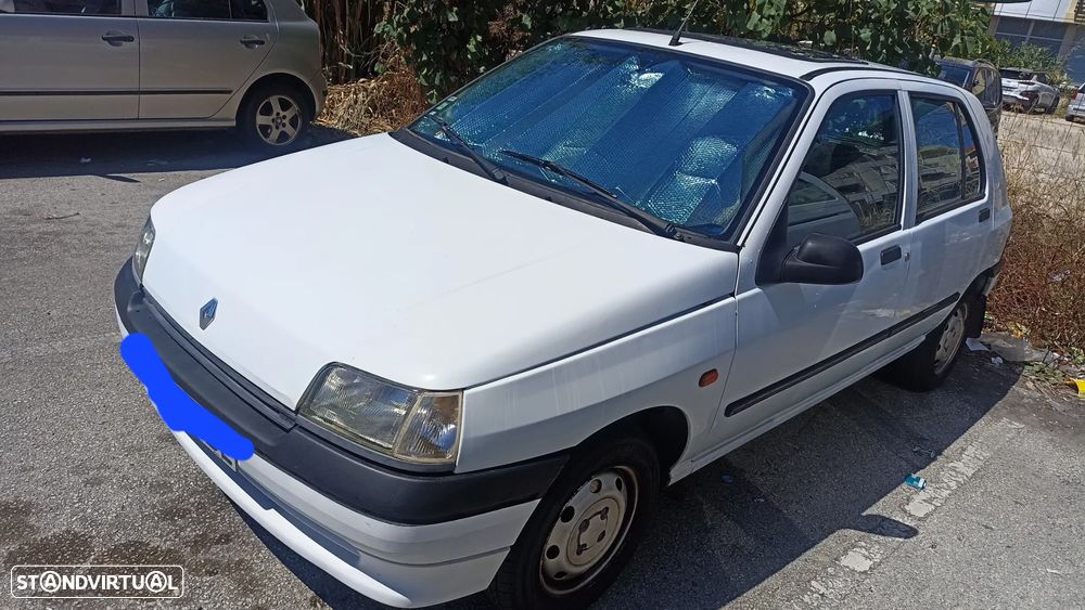 Usado Renault Clio 1992 - 920 EUR, 210 000 km - Standvirtual.com
