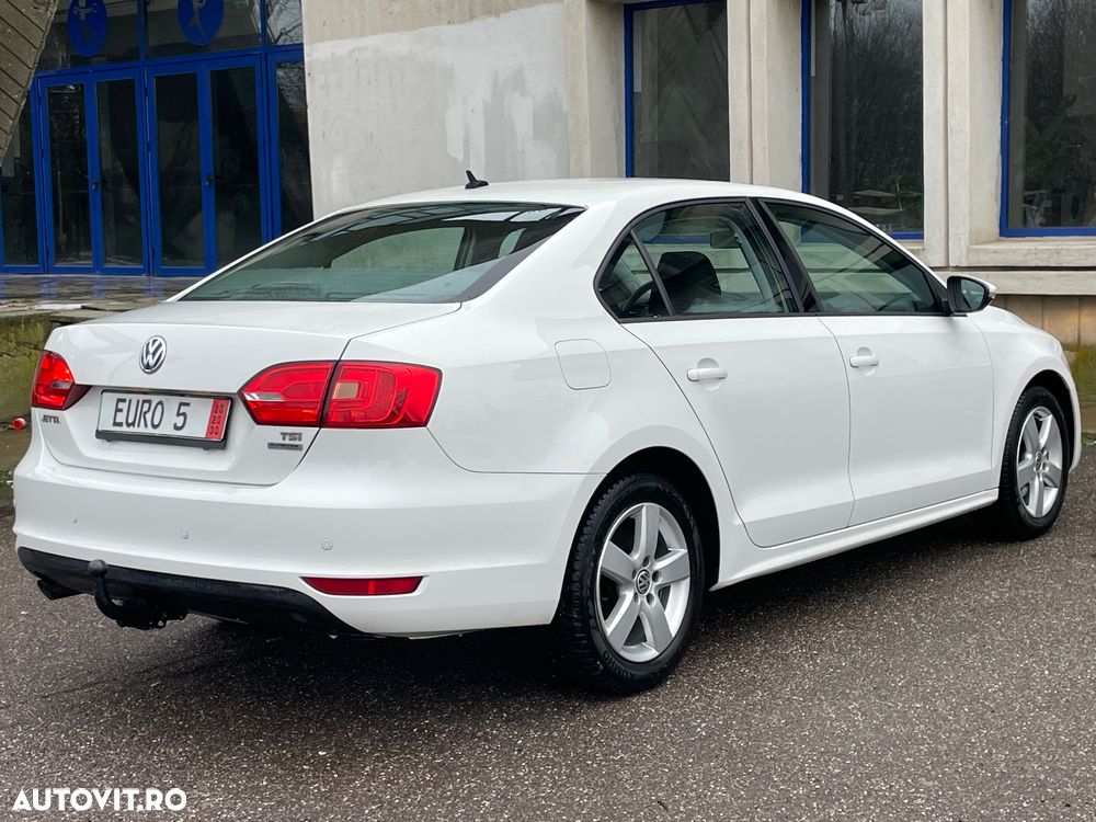 Utilizat Volkswagen Jetta 2013 - 4 999 EUR, 181 500 km - Autovit.ro