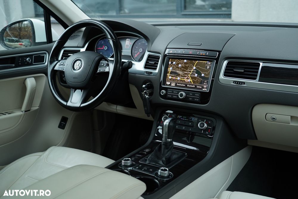 Utilizat Volkswagen Touareg 2016 - 19 990 EUR, 236 000 km - Autovit.ro