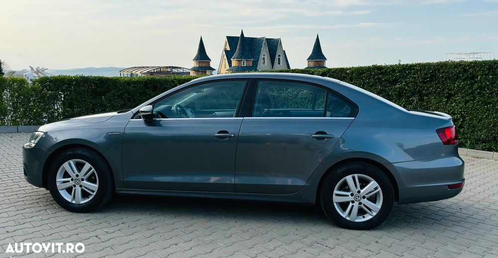 Utilizat Volkswagen Jetta 2013 - 7 995 EUR, 204 600 km - Autovit.ro