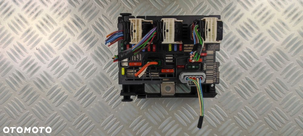 Używany Skrzynki bezpieczników - 399 PLN - Otomoto.pl