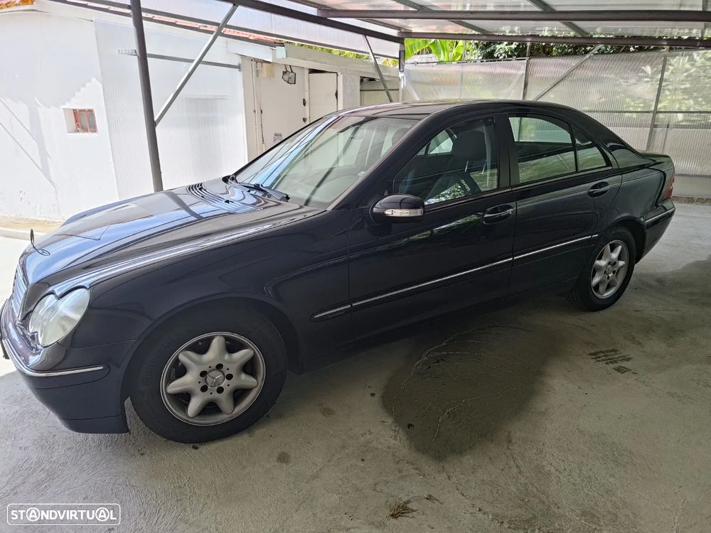 Usado Mercedes-Benz 220 2002 - 8 550 EUR, 314 000 km - Standvirtual.com