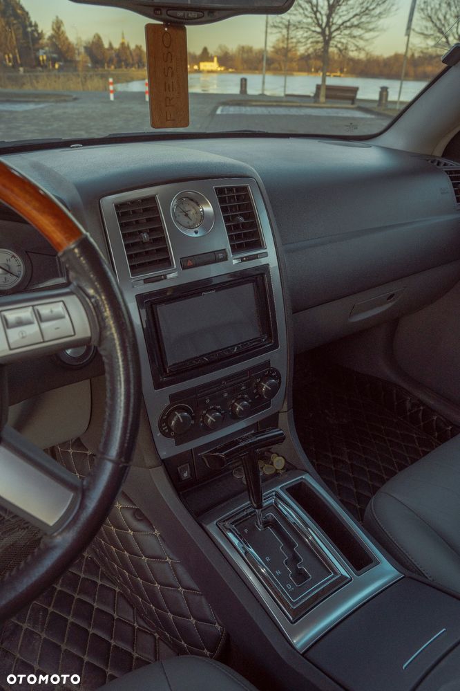 Używany Chrysler 300C 2005 - 42 000 PLN, 128 882 km - Otomoto.pl