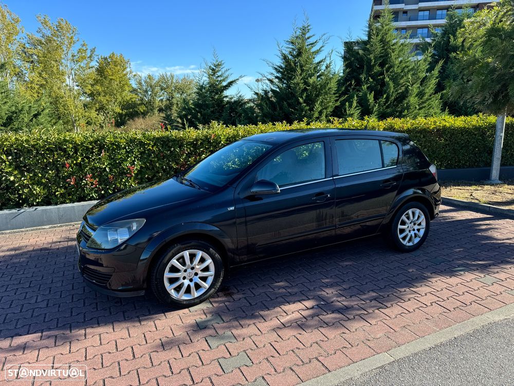 Usado Opel Astra 2004 - 2 990 EUR, 330 000 km - Standvirtual.com