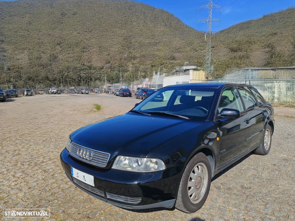 Usado Audi A4 Avant 1998 - 2 500 EUR, 280 000 km - Standvirtual.com
