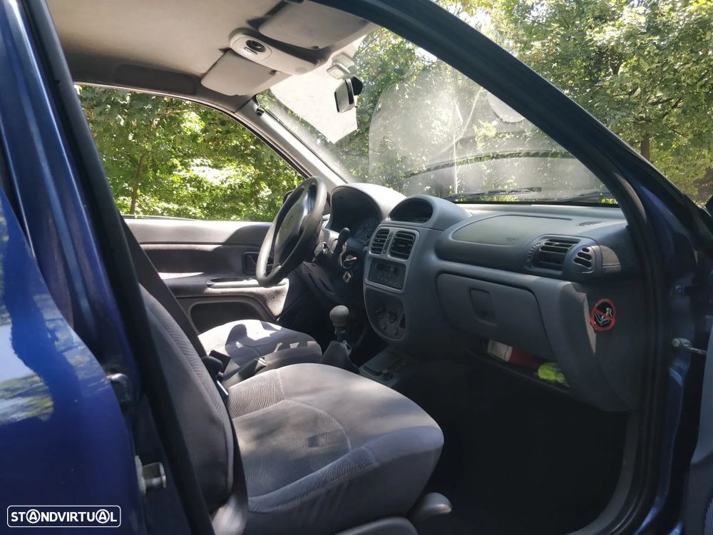 Usado Renault Clio 2000 - 500 EUR, 211 000 km - Standvirtual.com