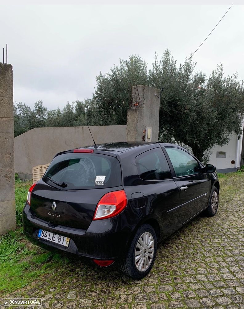 Usado Renault Clio 2010 - 4 500 EUR, 133 000 km - Standvirtual.com