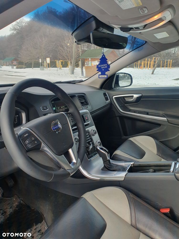 Używany Volvo V60 Cross Country 2017 - 64 000 PLN, 110 000 km - Otomoto.pl