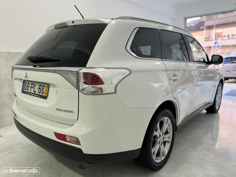 Usado Mitsubishi Outlander 2015 - 16 500 EUR, 147 100 km - Standvirtual.com