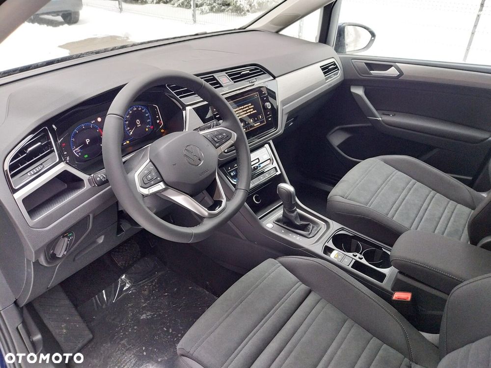 Nowy Volkswagen Touran 2025 - 154 900 PLN, 1 km - Otomoto.pl